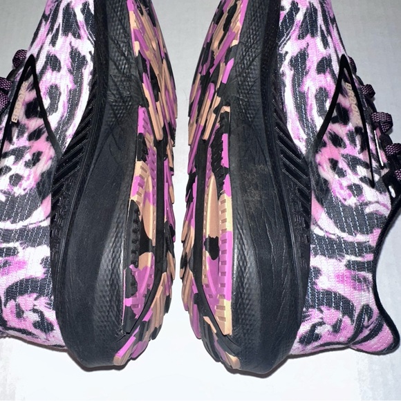 Brooks | Shoes | Brooks Launch Gts Womens Size 85 B Pink Leopard ...